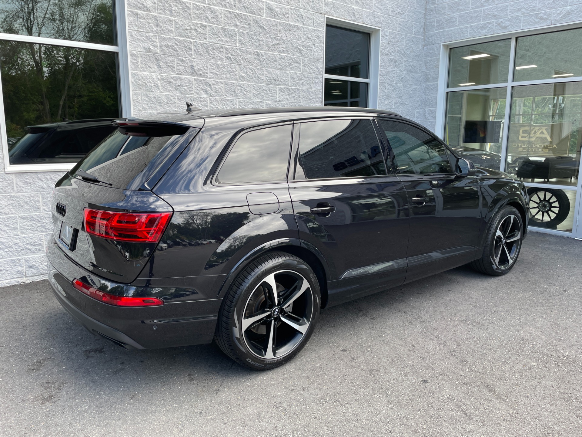Q7 Black Rims